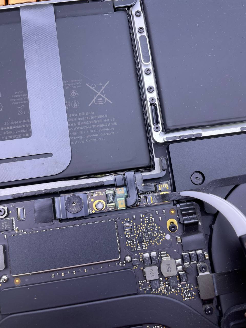 MacBook Pro 13 A1708 2017 Display Assembly Replacement - TechToro.io