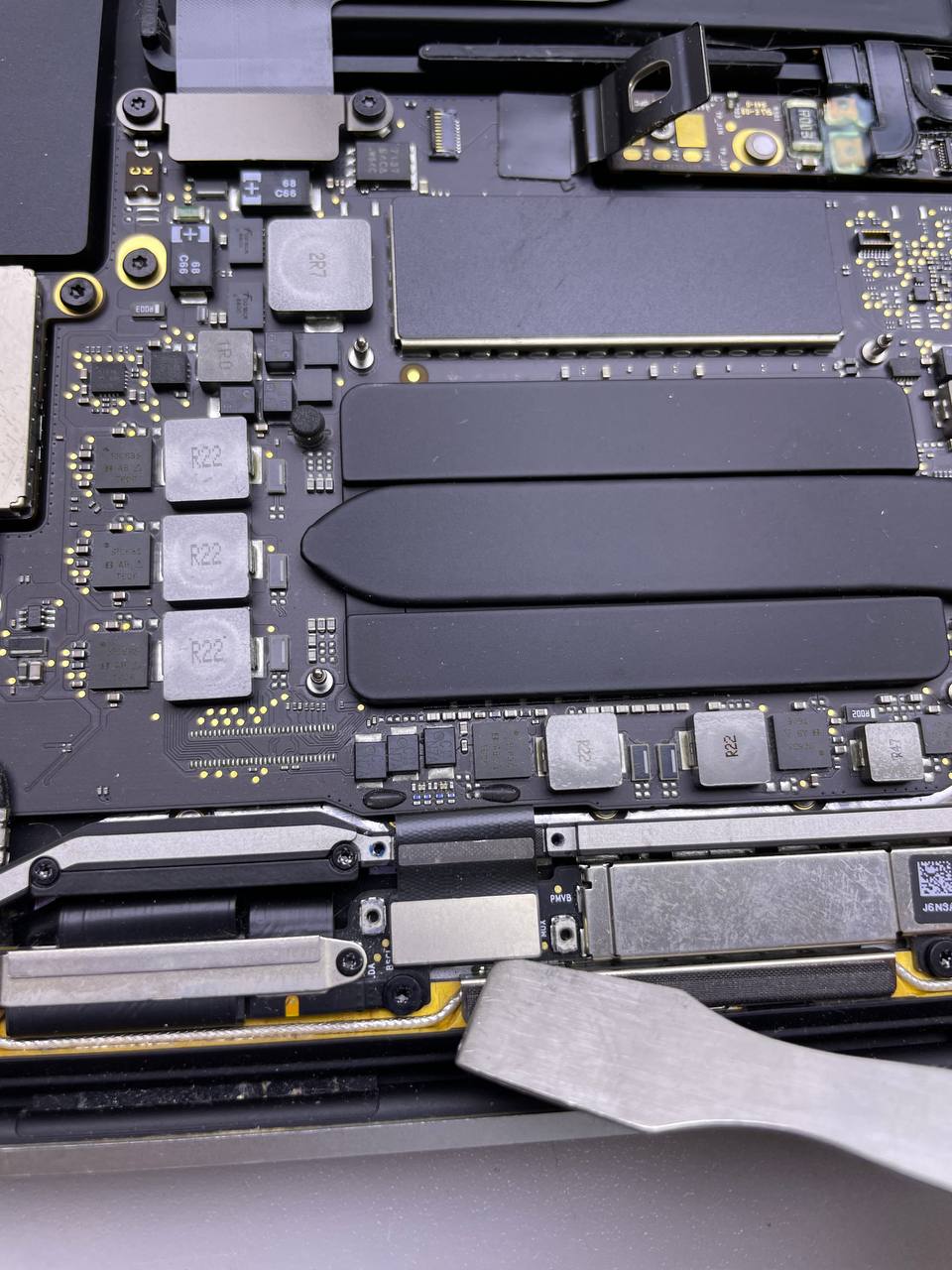 MacBook Pro 13 A1708 2017 Display Assembly Replacement - TechToro.io