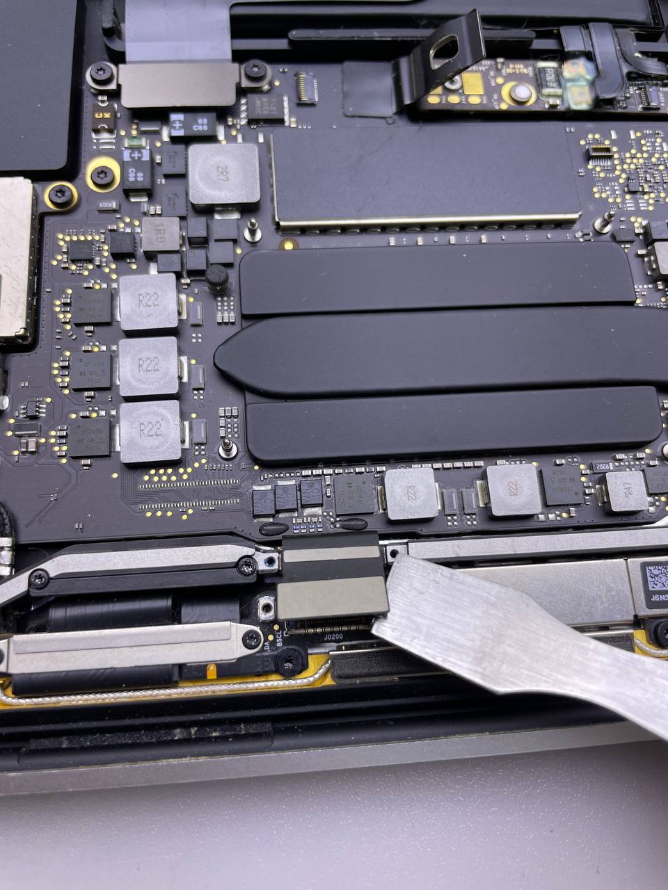 MacBook Pro 13 A1708 2017 Display Assembly Replacement - TechToro.io