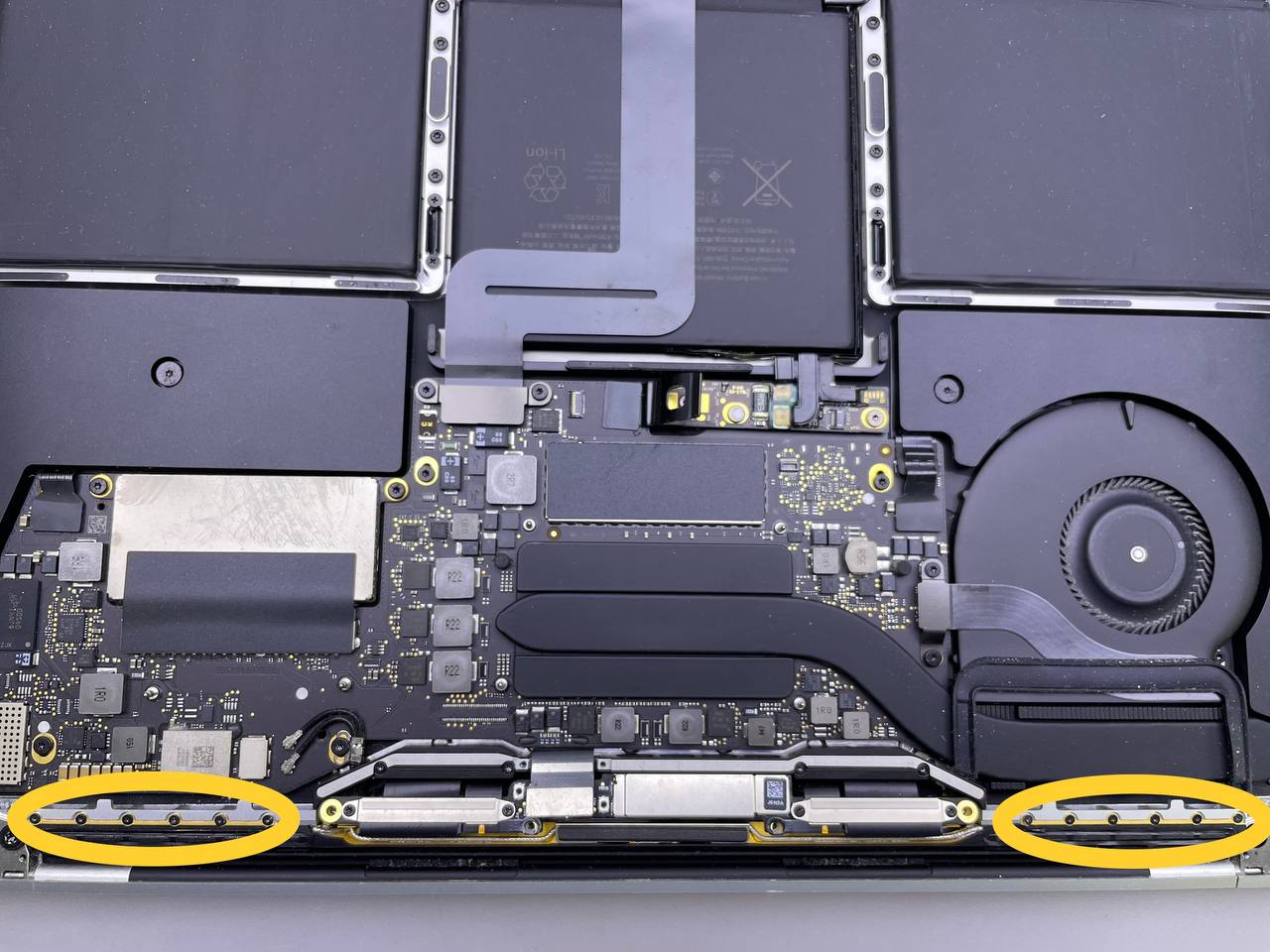 MacBook Pro 13 A1708 2017 Display Assembly Replacement - TechToro.io