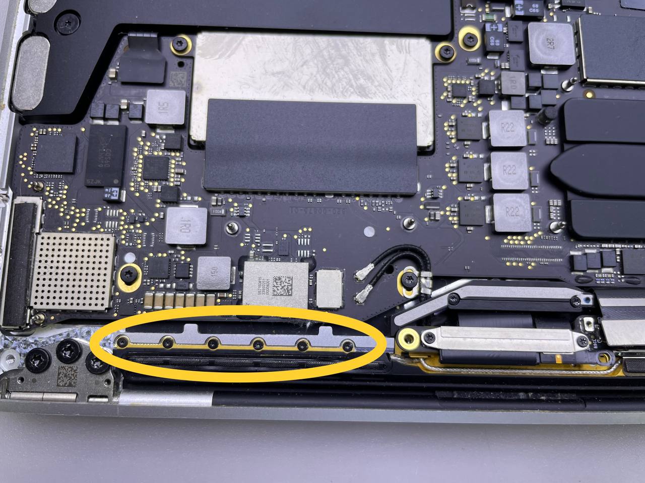 MacBook Pro 13 A1708 2017 Display Assembly Replacement - TechToro.io