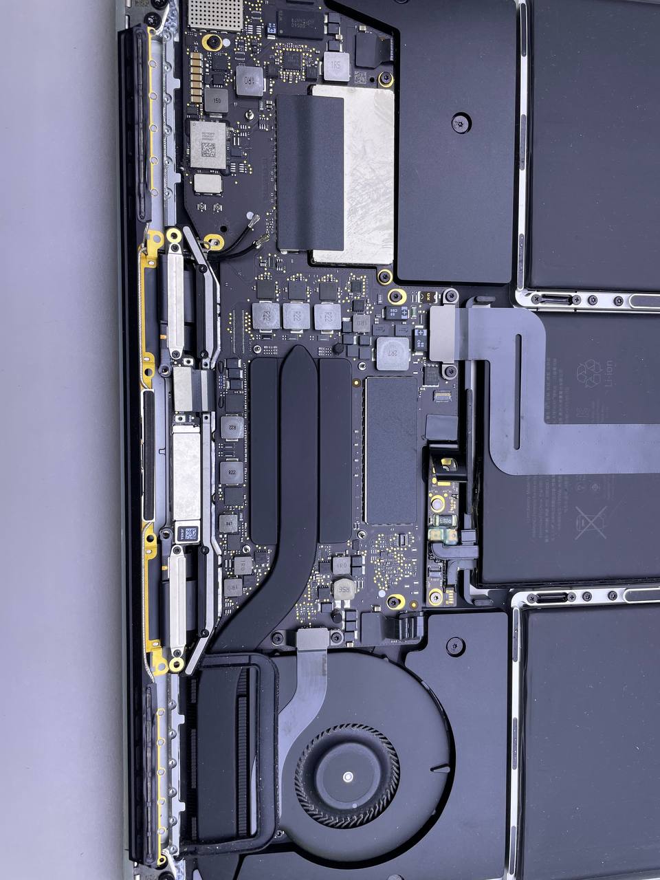 MacBook Pro 13 A1708 2017 Display Assembly Replacement - TechToro.io