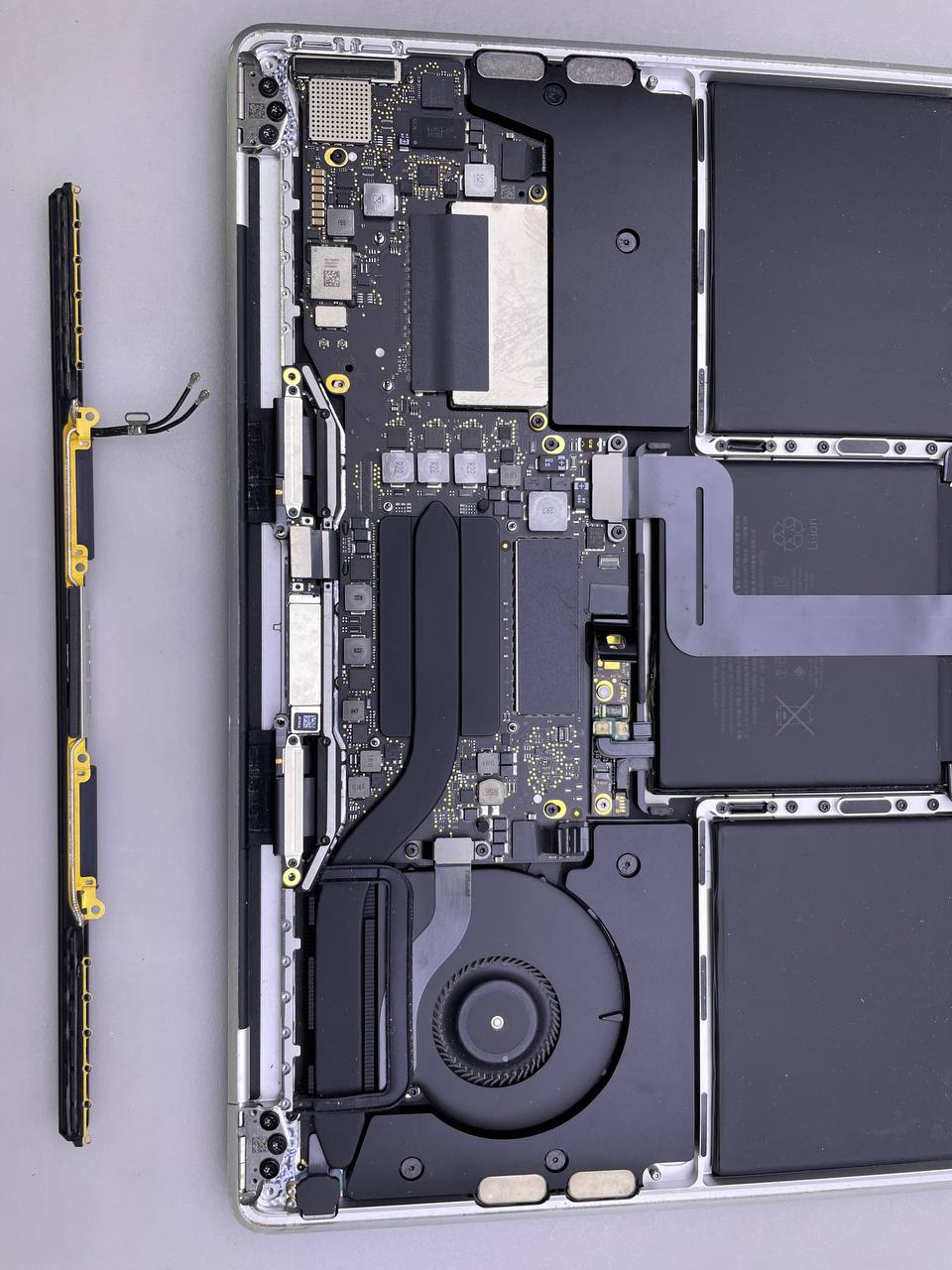 MacBook Pro 13 A1708 2017 Display Assembly Replacement - TechToro.io