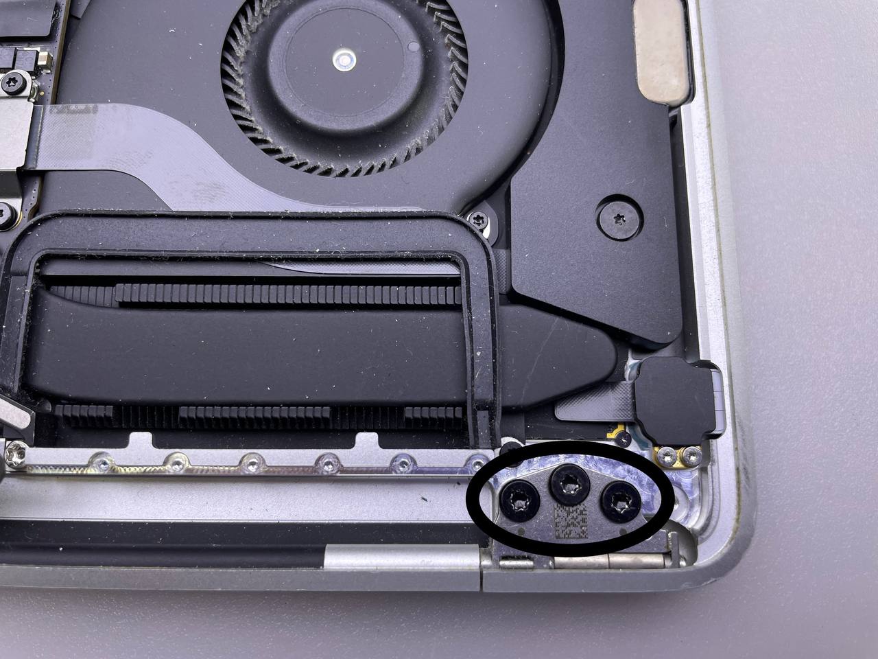 MacBook Pro 13 A1708 2017 Display Assembly Replacement - TechToro.io
