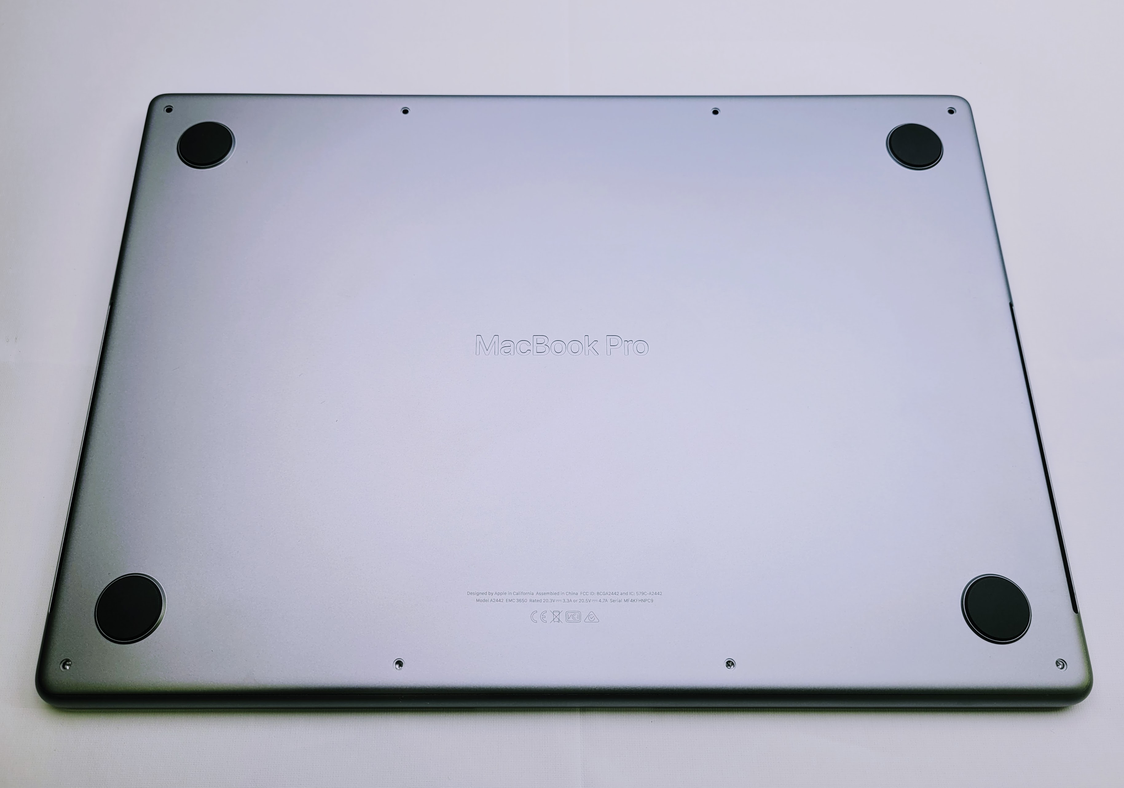 How to replace a MacBook Pro screen - TechToro.io