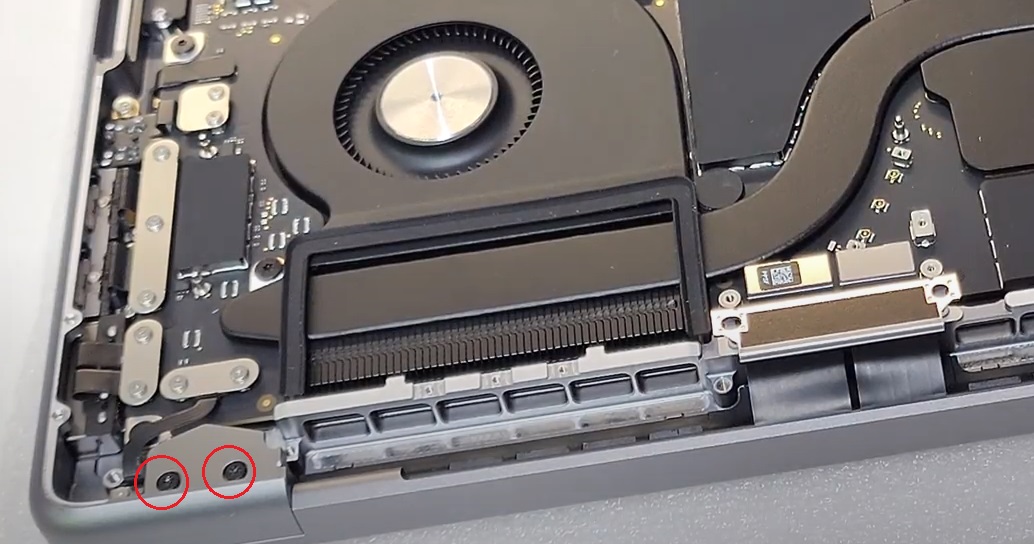 How to replace a MacBook Pro screen - TechToro.io