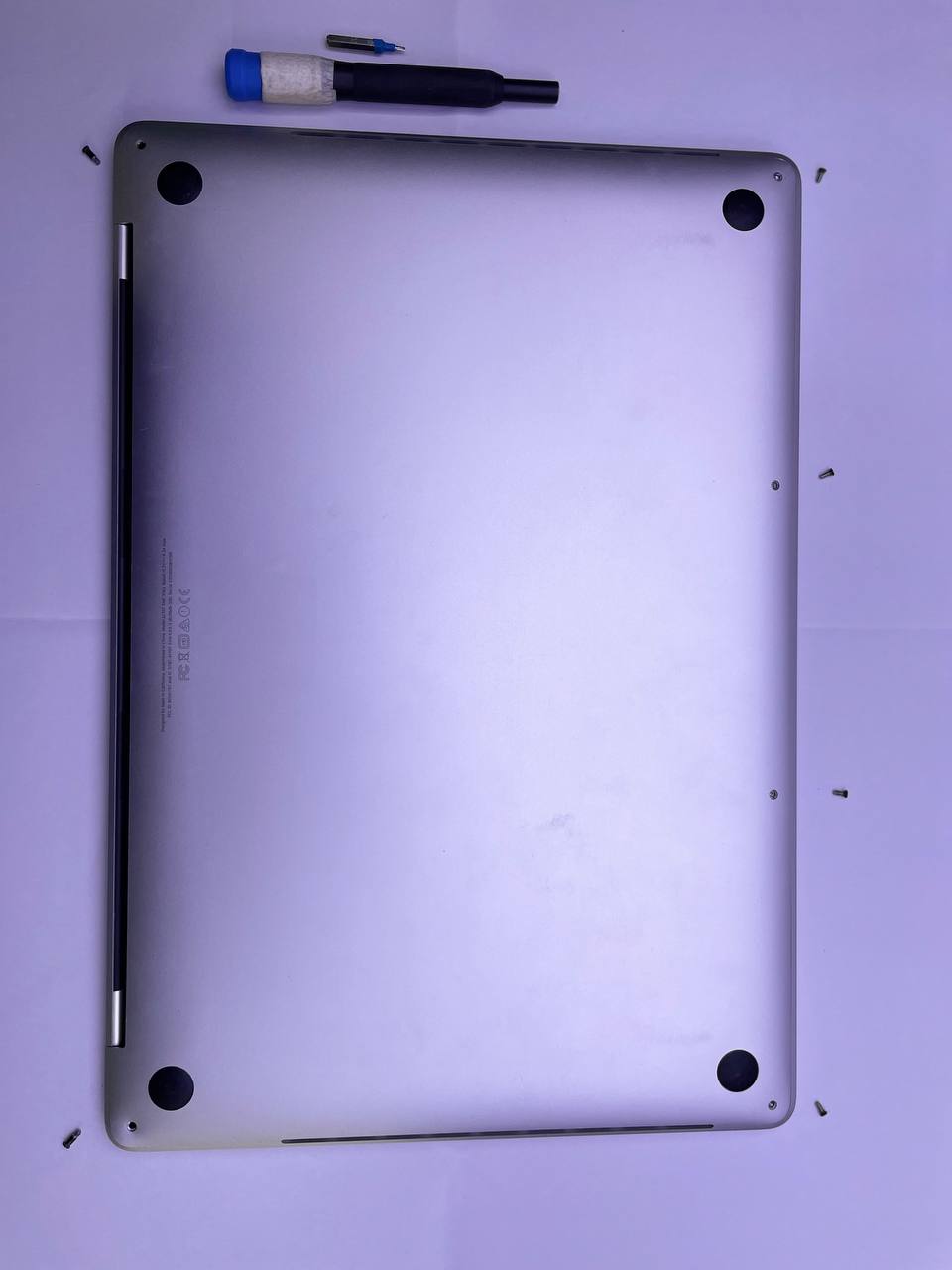 How to replace a MacBook Pro screen - TechToro.io