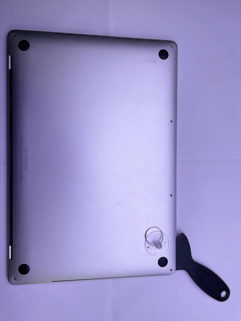 How to replace a MacBook Pro screen - TechToro.io