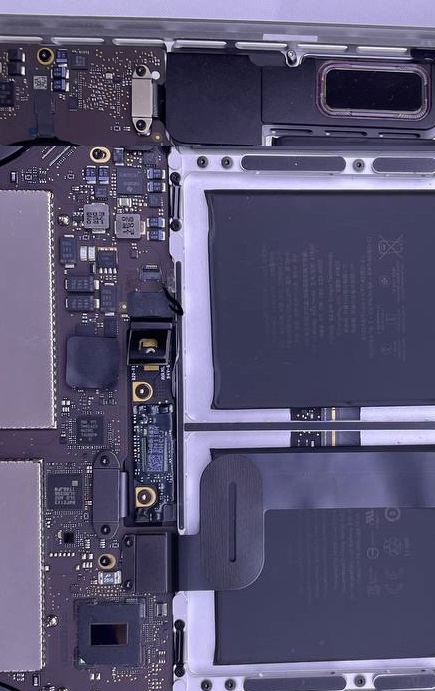 How to replace a MacBook Pro screen - TechToro.io